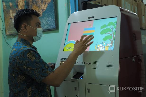 Tahun Depan, Warga Padang Bisa Cetak KTP Sendiri - KlikPositif.com ...