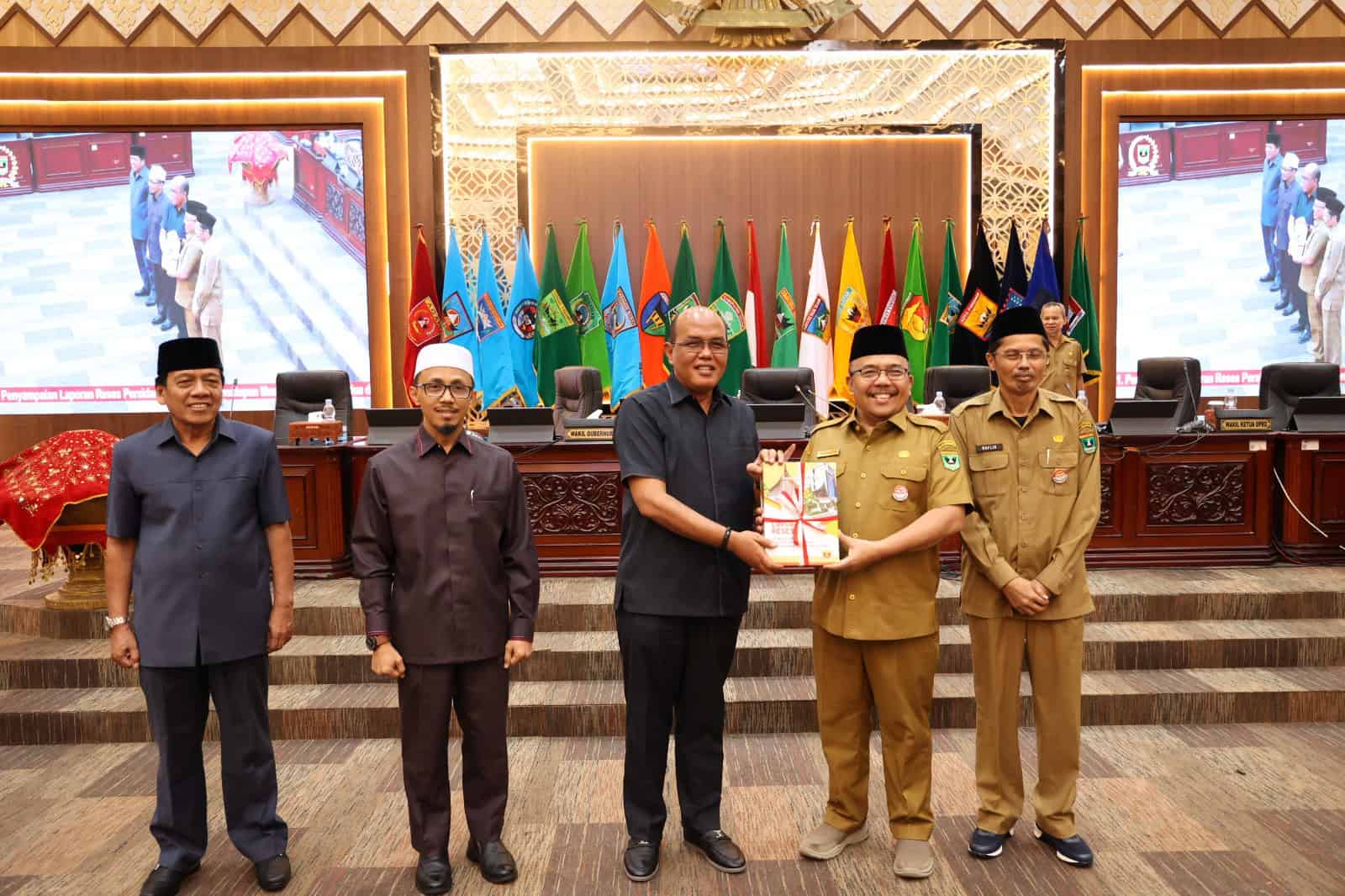 DPRD Sumbar Tutup Masa Sidang Kedua - KlikPositif.com - Media Generasi Positif