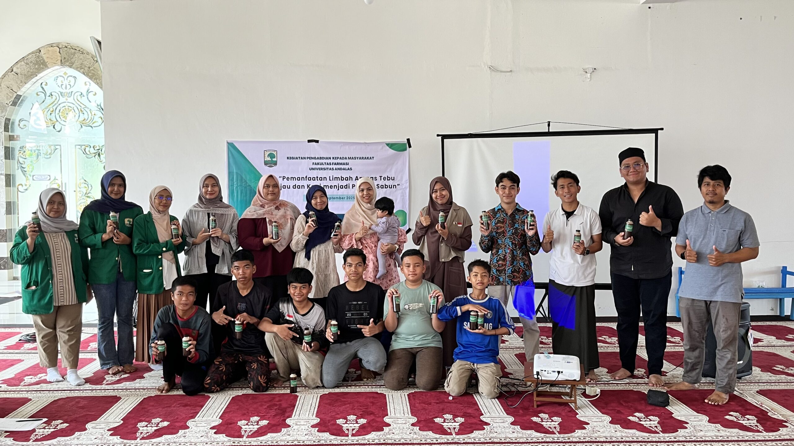 Fakultas Farmasi Unand Olah Limbah Jadi Berkah: Remaja Masjid Dilatih ...
